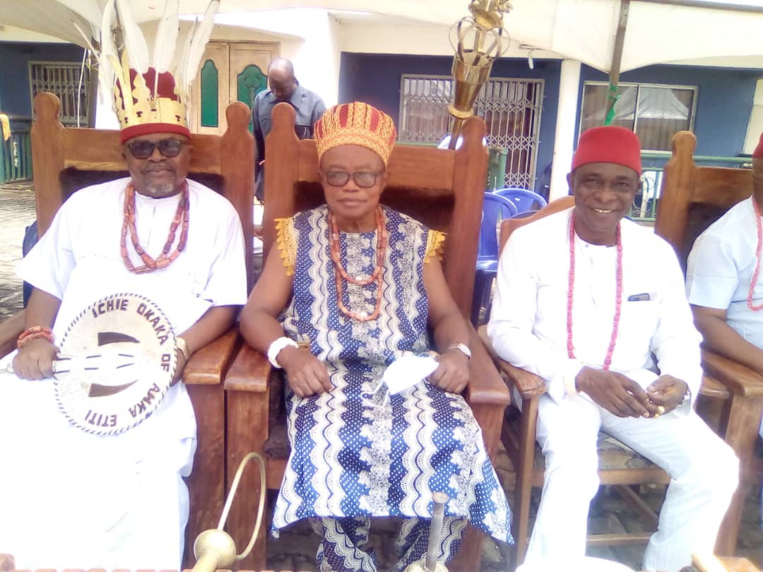 Igwe Awkaetiti installs Chief Oge Obi as Ichie Umueze kindred ...