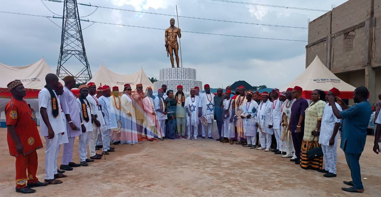 Nwafor Ogbunike 2025: Umueri Village Ogbunike Unveils Statues Of Eri ...